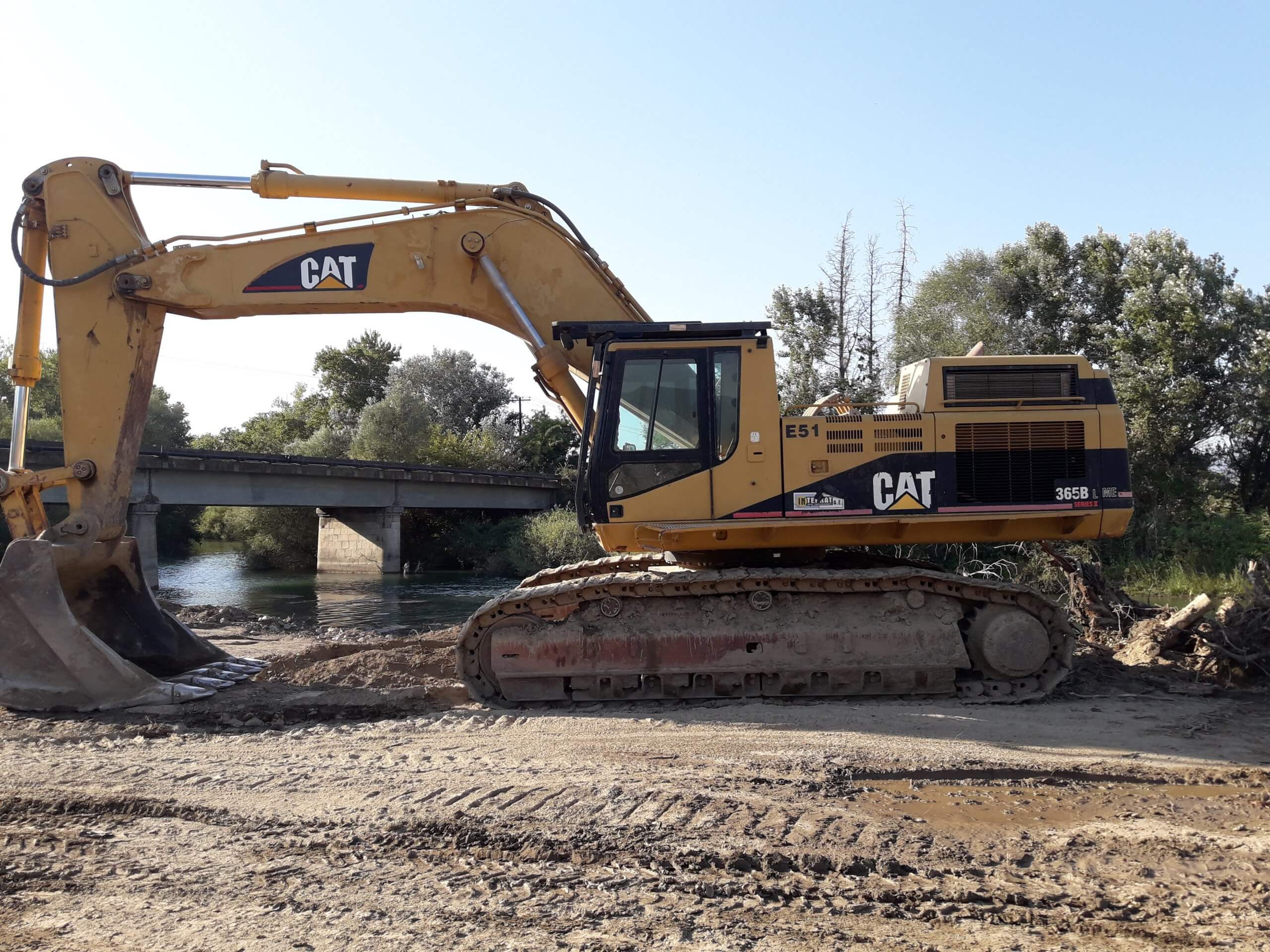 CAT 365B II 2004